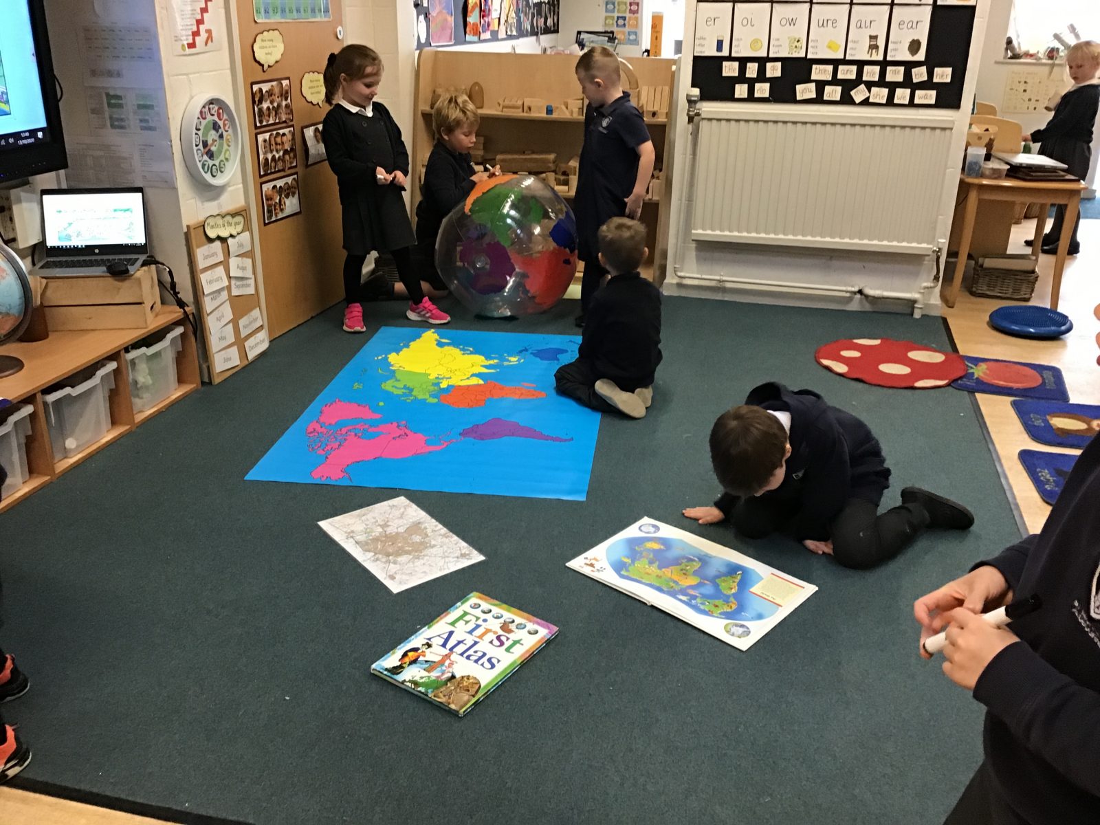Hazel Class explore the world. – St Michael’s School Aldbourne